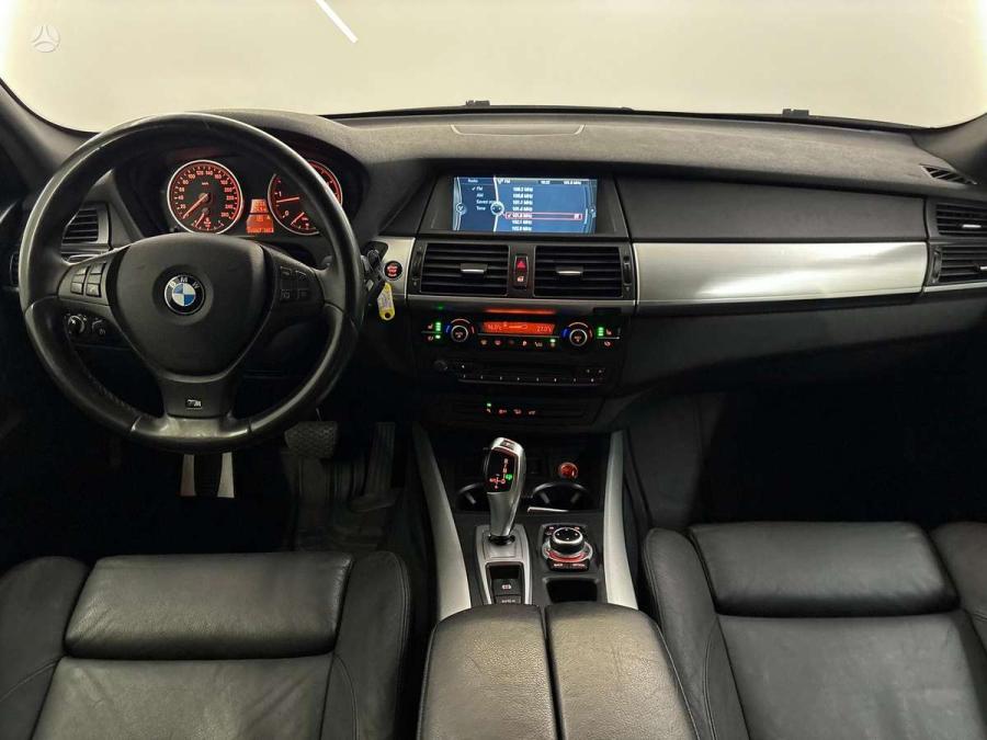Grey BMW X5 2011 in Marijampole, with an engine capacity of 2.99 L and mileage of 363 thousand km for 9999 €, photo 8 on AUTOMOTO.COM.LV