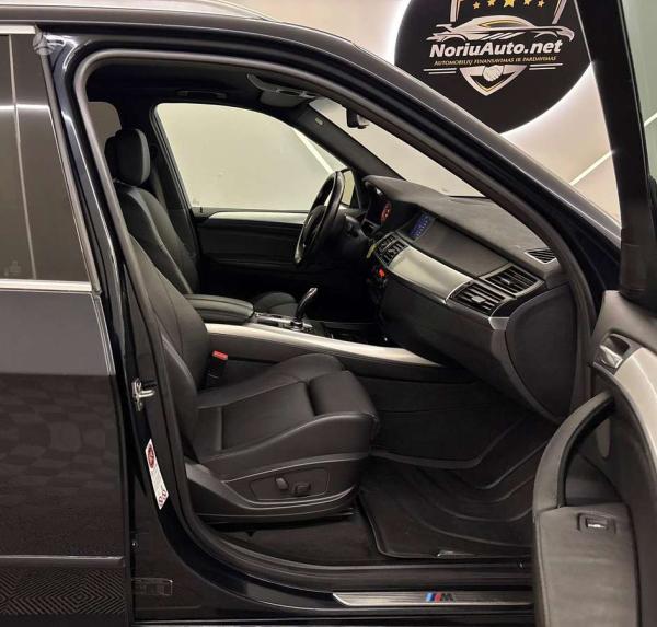 Grey BMW X5 2011 in Marijampole, with an engine capacity of 2.99 L and mileage of 363 thousand km for 9999 €, photo 8 on AUTOMOTO.COM.LV