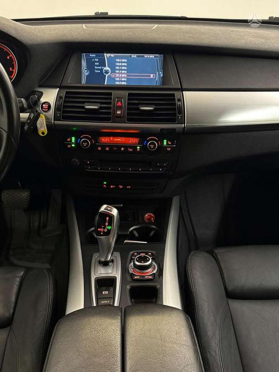 Grey BMW X5 2011 in Marijampole, with an engine capacity of 2.99 L and mileage of 363 thousand km for 9999 €, photo 13 on AUTOMOTO.COM.LV