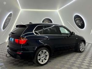 Grey BMW X5 2011 in Marijampole, with an engine capacity of 2.99 L and mileage of 363 thousand km for 9999 €, photo 16 on AUTOMOTO.COM.LV