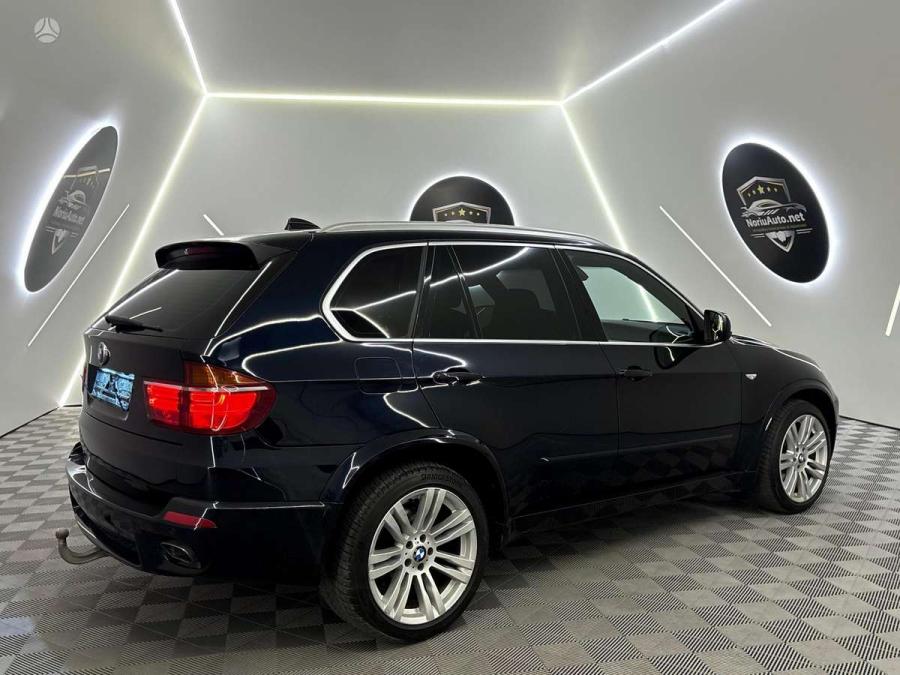 Grey BMW X5 2011 in Marijampole, with an engine capacity of 2.99 L and mileage of 363 thousand km for 9999 €, photo 16 on AUTOMOTO.COM.LV