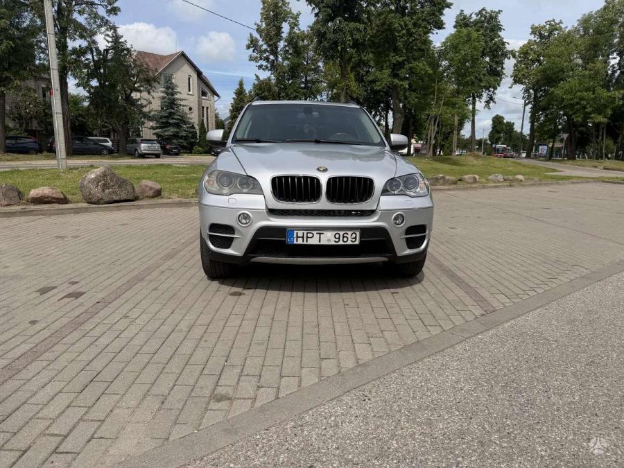 Pelēks BMW X5 2011 Kauņa, ar dzinēja tilpumu 2.99 L un nobraukumu 266 tūkst. km par 8000 €, foto 3 vietnē AUTOMOTO.COM.LV