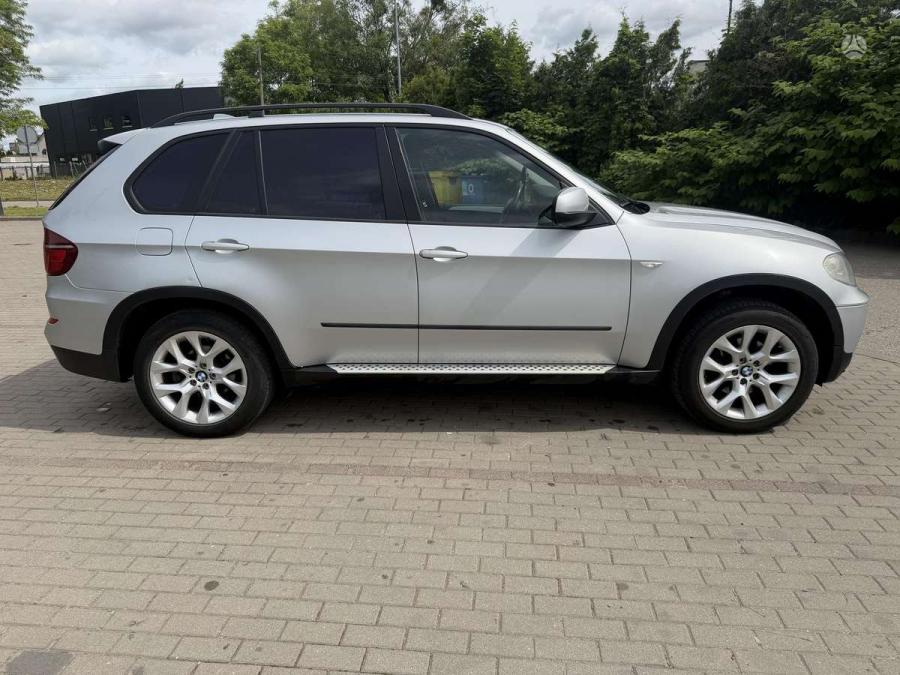 Pelēks BMW X5 2011 Kauņa, ar dzinēja tilpumu 2.99 L un nobraukumu 266 tūkst. km par 8000 €, foto 5 vietnē AUTOMOTO.COM.LV
