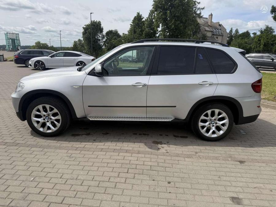 Pelēks BMW X5 2011 Kauņa, ar dzinēja tilpumu 2.99 L un nobraukumu 266 tūkst. km par 8000 €, foto 9 vietnē AUTOMOTO.COM.LV