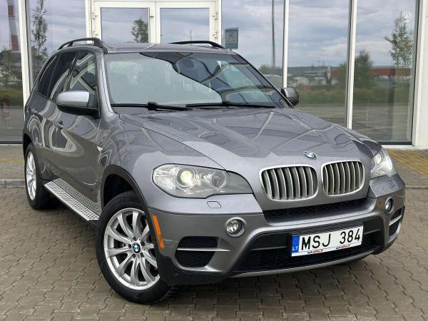 Grey BMW X5 2011 in Vilnius, with an engine capacity of 2.99 L and mileage of 267 thousand km for 7250 €, photo 1 on AUTOMOTO.COM.LV