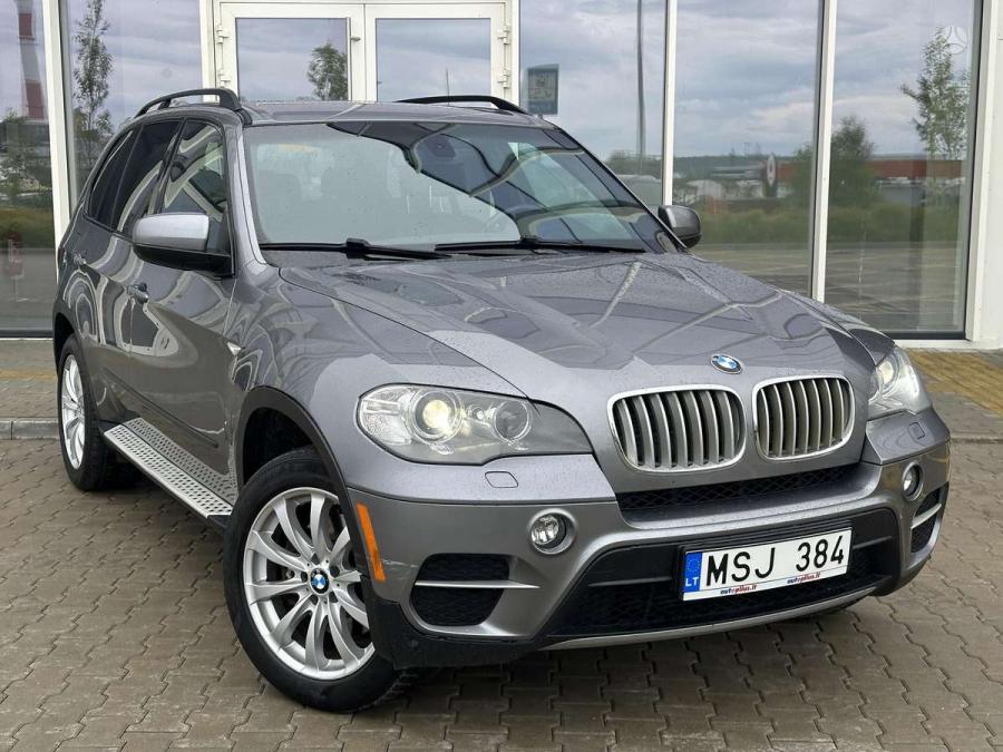 Grey BMW X5 2011 in Vilnius, with an engine capacity of 2.99 L and mileage of 267 thousand km for 7250 €, photo 1 on AUTOMOTO.COM.LV