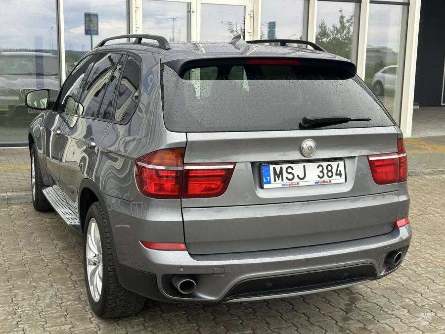 Grey BMW X5 2011 in Vilnius, with an engine capacity of 2.99 L and mileage of 267 thousand km for 7250 €, photo 5 on AUTOMOTO.COM.LV