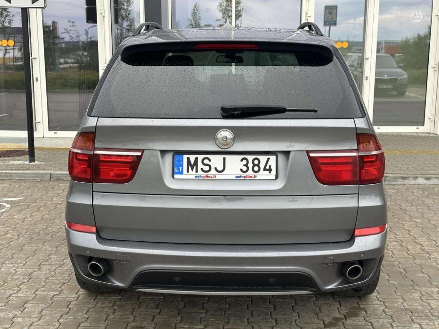 Grey BMW X5 2011 in Vilnius, with an engine capacity of 2.99 L and mileage of 267 thousand km for 7250 €, photo 6 on AUTOMOTO.COM.LV