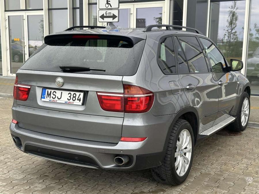Grey BMW X5 2011 in Vilnius, with an engine capacity of 2.99 L and mileage of 267 thousand km for 7250 €, photo 7 on AUTOMOTO.COM.LV