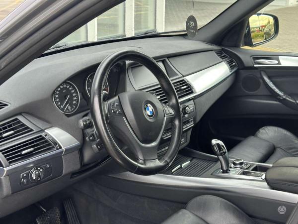 Grey BMW X5 2011 in Vilnius, with an engine capacity of 2.99 L and mileage of 267 thousand km for 7250 €, photo 7 on AUTOMOTO.COM.LV