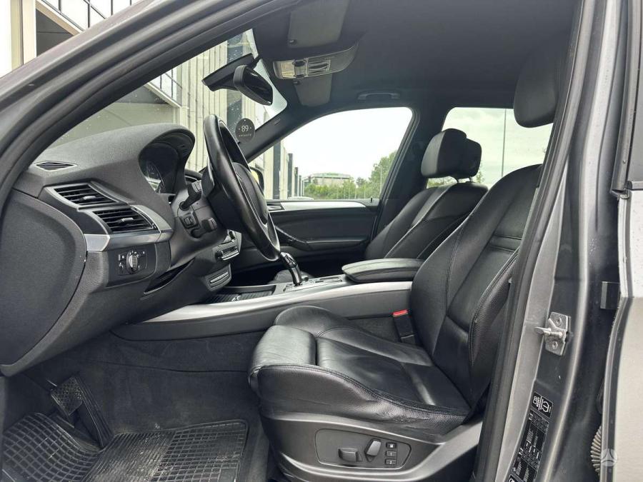 Grey BMW X5 2011 in Vilnius, with an engine capacity of 2.99 L and mileage of 267 thousand km for 7250 €, photo 9 on AUTOMOTO.COM.LV