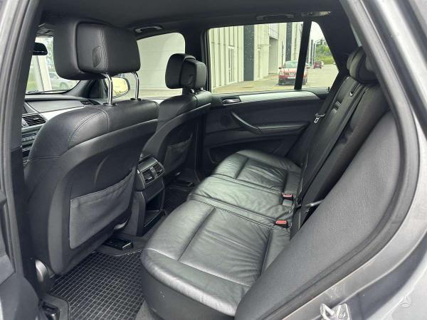 Grey BMW X5 2011 in Vilnius, with an engine capacity of 2.99 L and mileage of 267 thousand km for 7250 €, photo 9 on AUTOMOTO.COM.LV
