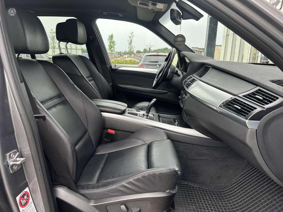 Grey BMW X5 2011 in Vilnius, with an engine capacity of 2.99 L and mileage of 267 thousand km for 7250 €, photo 12 on AUTOMOTO.COM.LV
