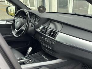 Grey BMW X5 2011 in Vilnius, with an engine capacity of 2.99 L and mileage of 267 thousand km for 7250 €, photo 13 on AUTOMOTO.COM.LV