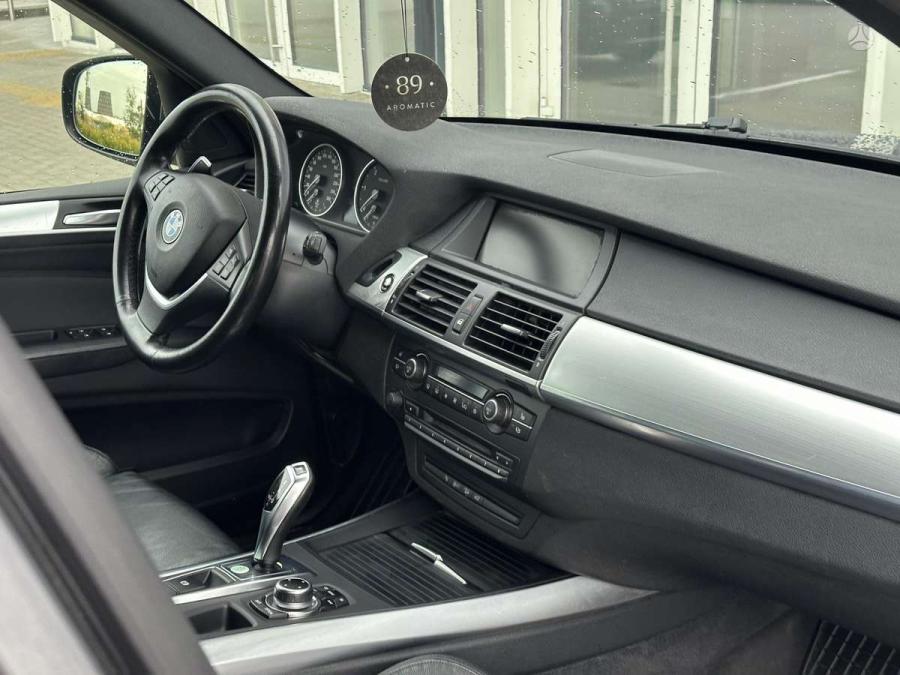 Grey BMW X5 2011 in Vilnius, with an engine capacity of 2.99 L and mileage of 267 thousand km for 7250 €, photo 13 on AUTOMOTO.COM.LV