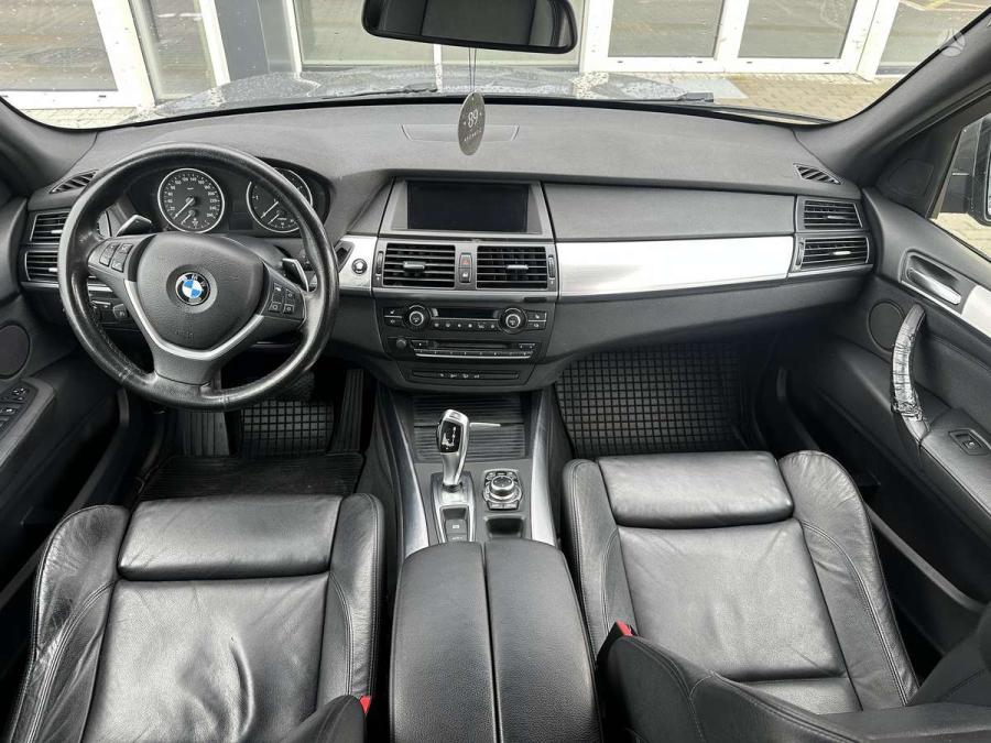 Grey BMW X5 2011 in Vilnius, with an engine capacity of 2.99 L and mileage of 267 thousand km for 7250 €, photo 14 on AUTOMOTO.COM.LV