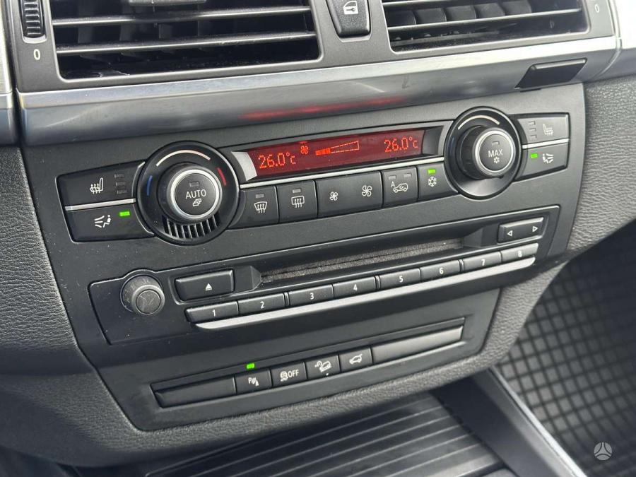 Grey BMW X5 2011 in Vilnius, with an engine capacity of 2.99 L and mileage of 267 thousand km for 7250 €, photo 17 on AUTOMOTO.COM.LV