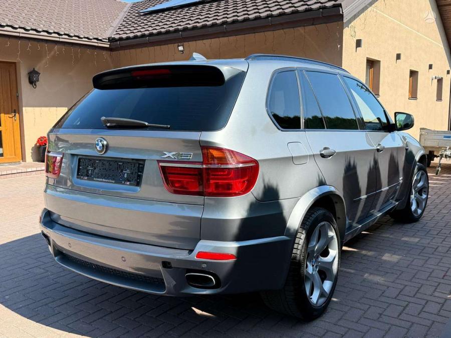Grey BMW X5 2011 in Utena, with an engine capacity of 2.99 L and mileage of 420 thousand km for 7990 €, photo 5 on AUTOMOTO.COM.LV
