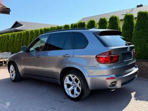 Grey BMW X5 2011 in Utena, with an engine capacity of 2.99 L and mileage of 420 thousand km for 7990 €, photo 6 on AUTOMOTO.COM.LV