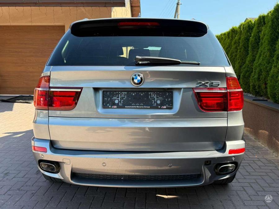 Grey BMW X5 2011 in Utena, with an engine capacity of 2.99 L and mileage of 420 thousand km for 7990 €, photo 9 on AUTOMOTO.COM.LV