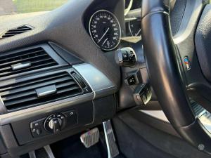 Grey BMW X5 2011 in Utena, with an engine capacity of 2.99 L and mileage of 420 thousand km for 7990 €, photo 12 on AUTOMOTO.COM.LV
