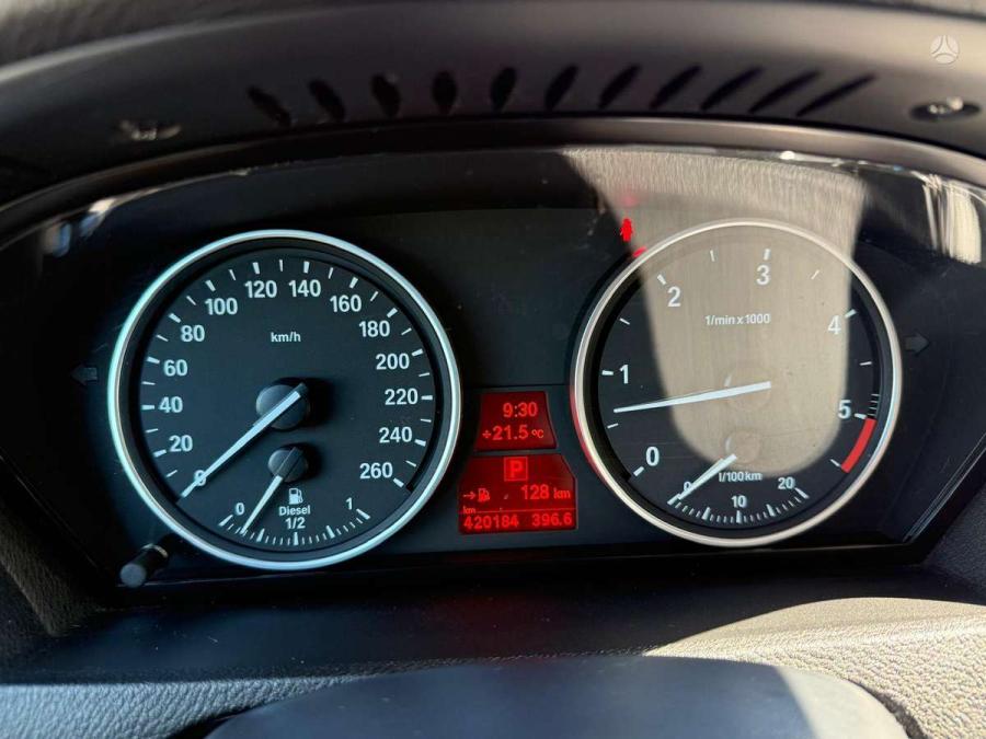 Grey BMW X5 2011 in Utena, with an engine capacity of 2.99 L and mileage of 420 thousand km for 7990 €, photo 14 on AUTOMOTO.COM.LV