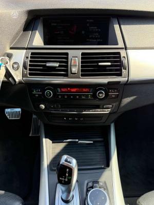 Grey BMW X5 2011 in Utena, with an engine capacity of 2.99 L and mileage of 420 thousand km for 7990 €, photo 15 on AUTOMOTO.COM.LV