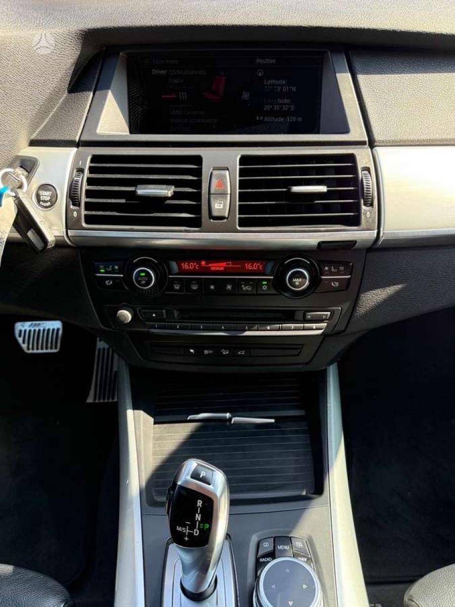Grey BMW X5 2011 in Utena, with an engine capacity of 2.99 L and mileage of 420 thousand km for 7990 €, photo 15 on AUTOMOTO.COM.LV