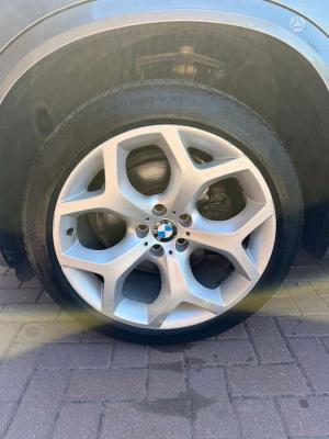 Grey BMW X5 2011 in Utena, with an engine capacity of 2.99 L and mileage of 420 thousand km for 7990 €, photo 22 on AUTOMOTO.COM.LV
