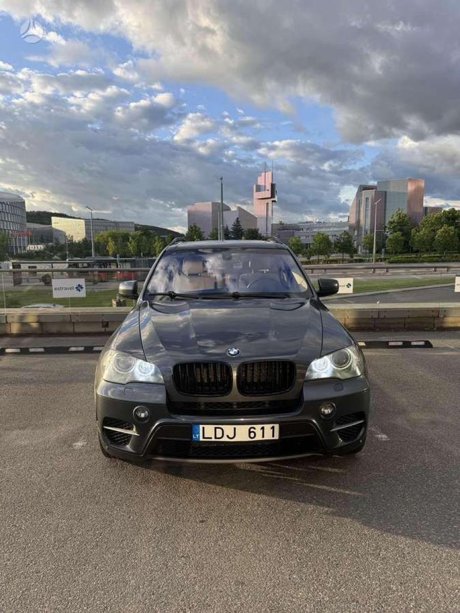 Grey BMW X5 2011 in Vilnius, with an engine capacity of 3.50 L and mileage of 269 thousand km for 10900 €, photo 8 on AUTOMOTO.COM.LV