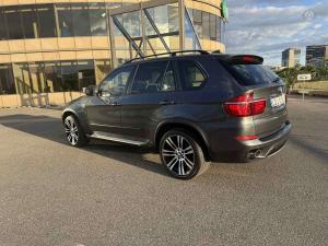 Grey BMW X5 2011 in Vilnius, with an engine capacity of 3.50 L and mileage of 269 thousand km for 10900 €, photo 11 on AUTOMOTO.COM.LV