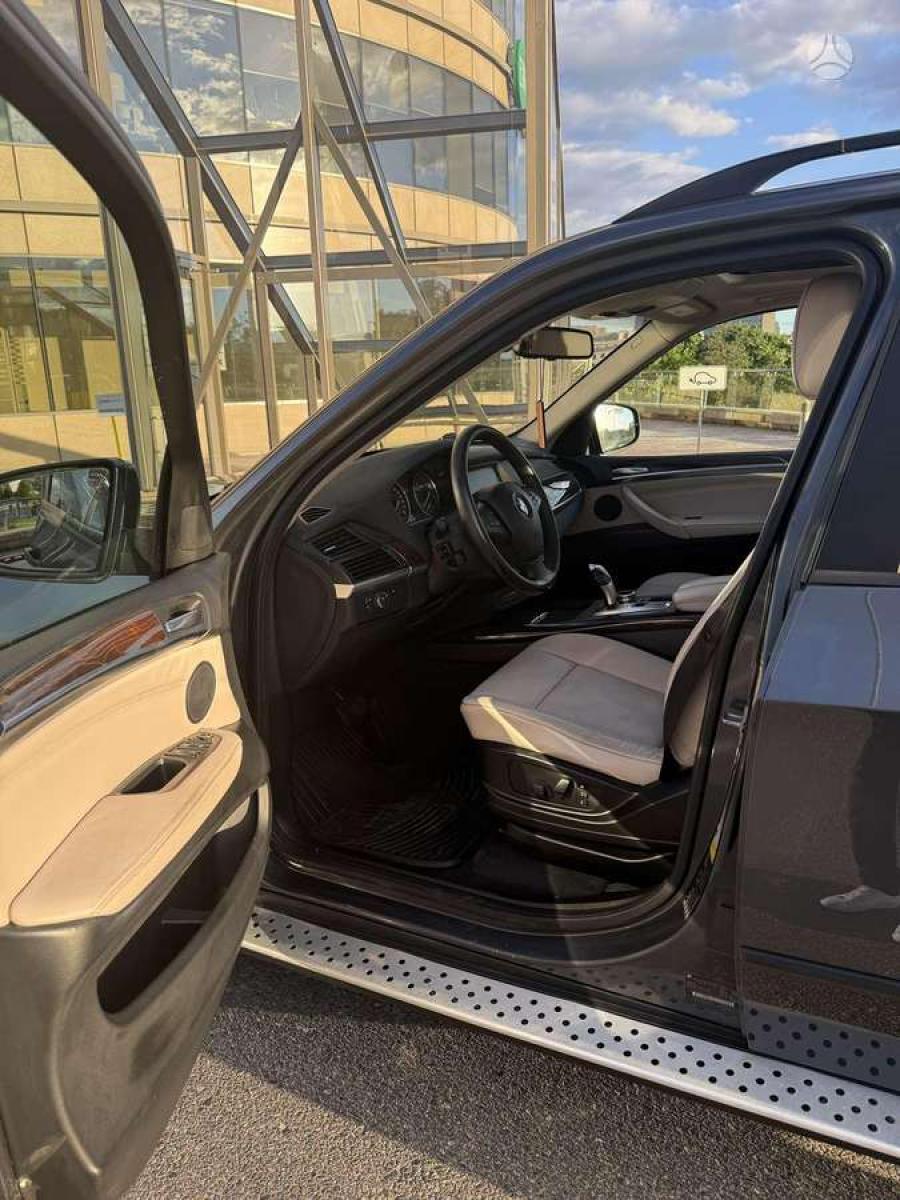 Grey BMW X5 2011 in Vilnius, with an engine capacity of 3.50 L and mileage of 269 thousand km for 10900 €, photo 15 on AUTOMOTO.COM.LV