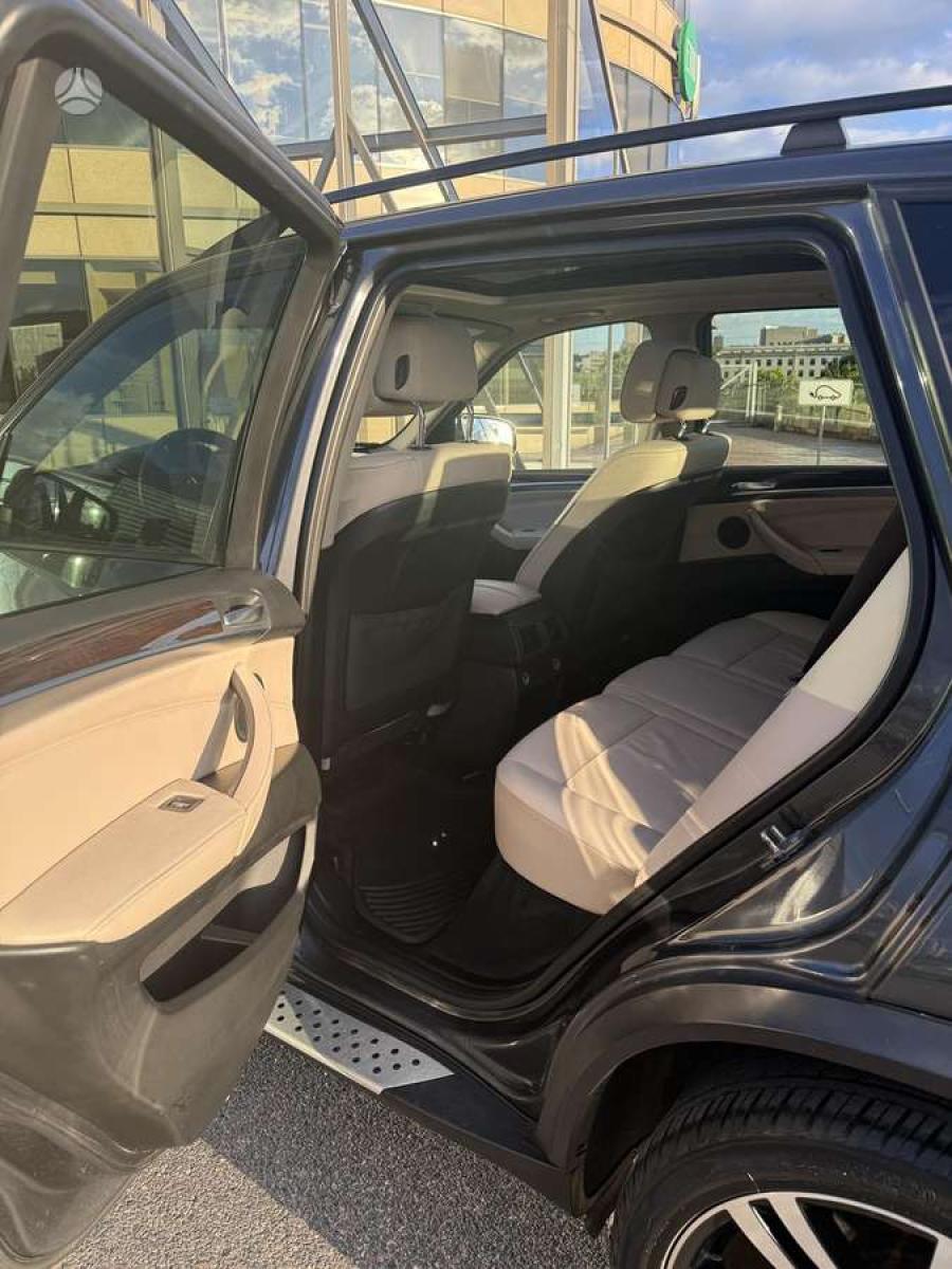 Grey BMW X5 2011 in Vilnius, with an engine capacity of 3.50 L and mileage of 269 thousand km for 10900 €, photo 16 on AUTOMOTO.COM.LV