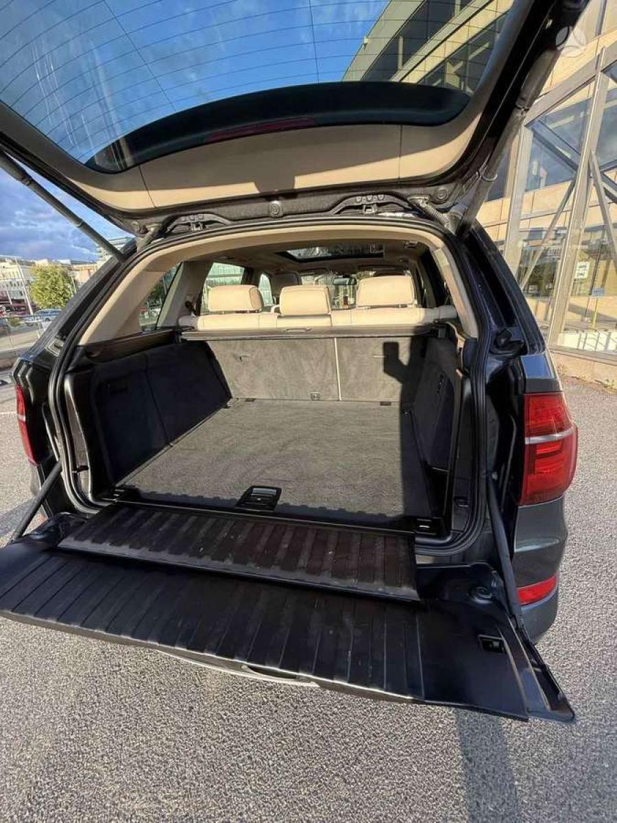 Grey BMW X5 2011 in Vilnius, with an engine capacity of 3.50 L and mileage of 269 thousand km for 10900 €, photo 17 on AUTOMOTO.COM.LV