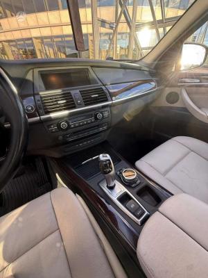 Grey BMW X5 2011 in Vilnius, with an engine capacity of 3.50 L and mileage of 269 thousand km for 10900 €, photo 18 on AUTOMOTO.COM.LV