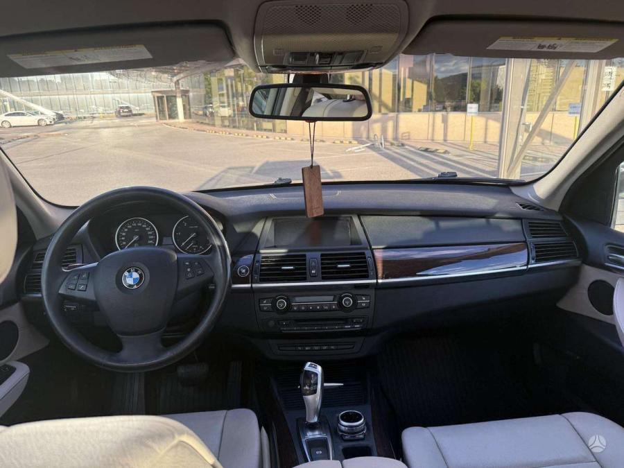 Grey BMW X5 2011 in Vilnius, with an engine capacity of 3.50 L and mileage of 269 thousand km for 10900 €, photo 20 on AUTOMOTO.COM.LV