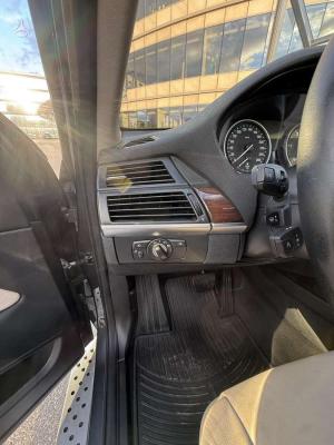 Grey BMW X5 2011 in Vilnius, with an engine capacity of 3.50 L and mileage of 269 thousand km for 10900 €, photo 25 on AUTOMOTO.COM.LV