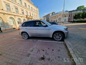 Pelēks BMW X5 2011 Liepāja, ar dzinēja tilpumu 3.00 L un nobraukumu 253 tūkst. km par 9000 €, foto  vietnē AUTOMOTO.COM.LV