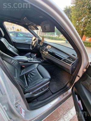 Pelēks BMW X5 2011 Liepāja, ar dzinēja tilpumu 3.00 L un nobraukumu 253 tūkst. km par 9000 €, foto 3 vietnē AUTOMOTO.COM.LV