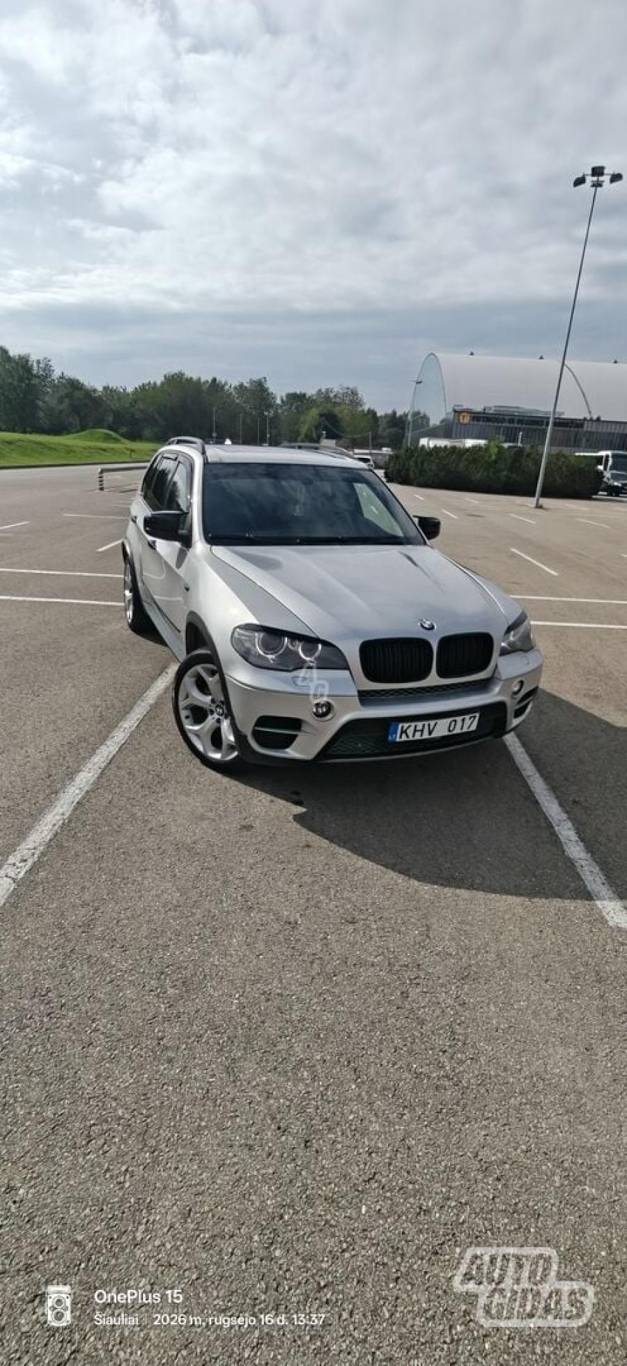 Grey BMW X5 2011 in Siauliai, with an engine capacity of 3.00 L and mileage of 320 thousand km for 9500 €, photo 1 on AUTOMOTO.COM.LV