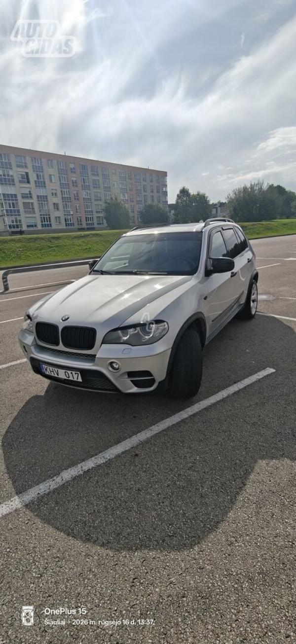 БМВ Х5 2011 в Шяуляй на AUTOMOTO.COM.LV Серый БМВ Х5 2011 в Шяуляй, объемом двигателя 3.00 л и пробегом 320 тыс. км за 9500 €, фото 3 на AUTOMOTO.COM.LV