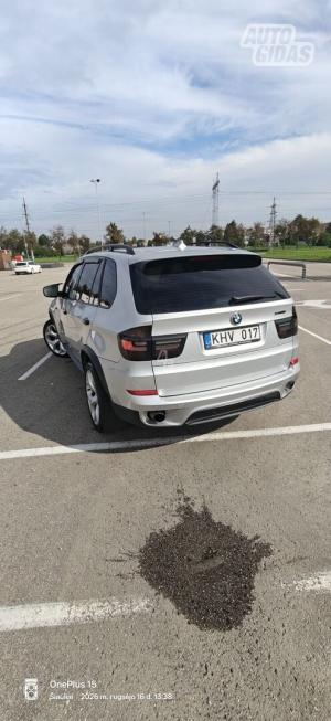 Grey BMW X5 2011 in Siauliai, with an engine capacity of 3.00 L and mileage of 320 thousand km for 9500 €, photo 4 on AUTOMOTO.COM.LV