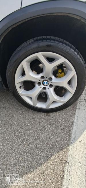Grey BMW X5 2011 in Siauliai, with an engine capacity of 3.00 L and mileage of 320 thousand km for 9500 €, photo 8 on AUTOMOTO.COM.LV
