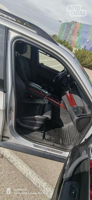 Grey BMW X5 2011 in Siauliai, with an engine capacity of 3.00 L and mileage of 320 thousand km for 9500 €, photo 13 on AUTOMOTO.COM.LV