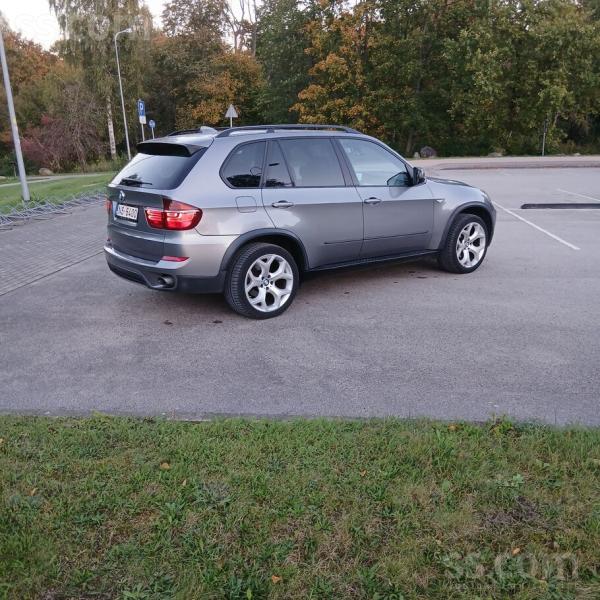 BMW X5 2011 in Dobele on AUTOMOTO.COM.LV Grey BMW X5 2011 in Dobele, with an engine capacity of 3.00 L and mileage of 267 thousand km for 10000 €, photo 4 on AUTOMOTO.COM.LV