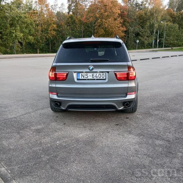 BMW X5 2011 in Dobele on AUTOMOTO.COM.LV Grey BMW X5 2011 in Dobele, with an engine capacity of 3.00 L and mileage of 267 thousand km for 10000 €, photo 5 on AUTOMOTO.COM.LV