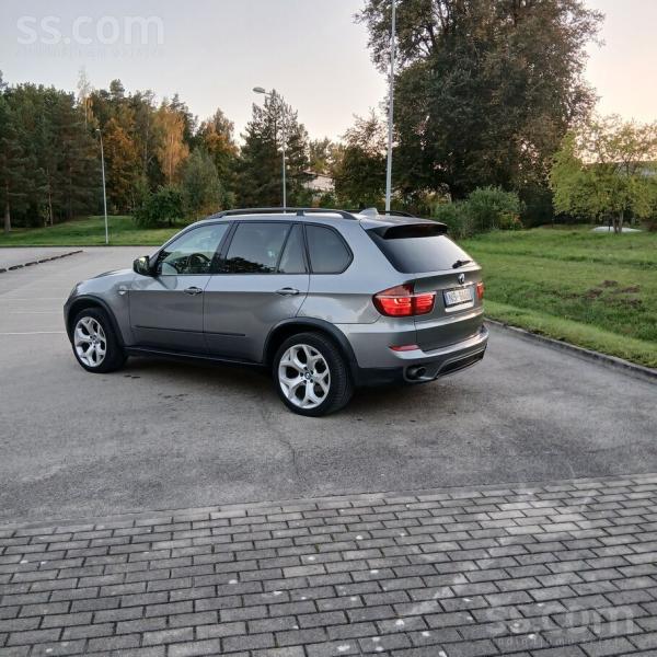 BMW X5 2011 in Dobele on AUTOMOTO.COM.LV Grey BMW X5 2011 in Dobele, with an engine capacity of 3.00 L and mileage of 267 thousand km for 10000 €, photo 6 on AUTOMOTO.COM.LV
