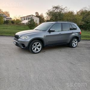 Grey BMW X5 2011 in Dobele, with an engine capacity of 3.00 L and mileage of 267 thousand km for 10000 €, photo 7 on AUTOMOTO.COM.LV
