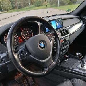 Grey BMW X5 2011 in Dobele, with an engine capacity of 3.00 L and mileage of 267 thousand km for 10000 €, photo 8 on AUTOMOTO.COM.LV