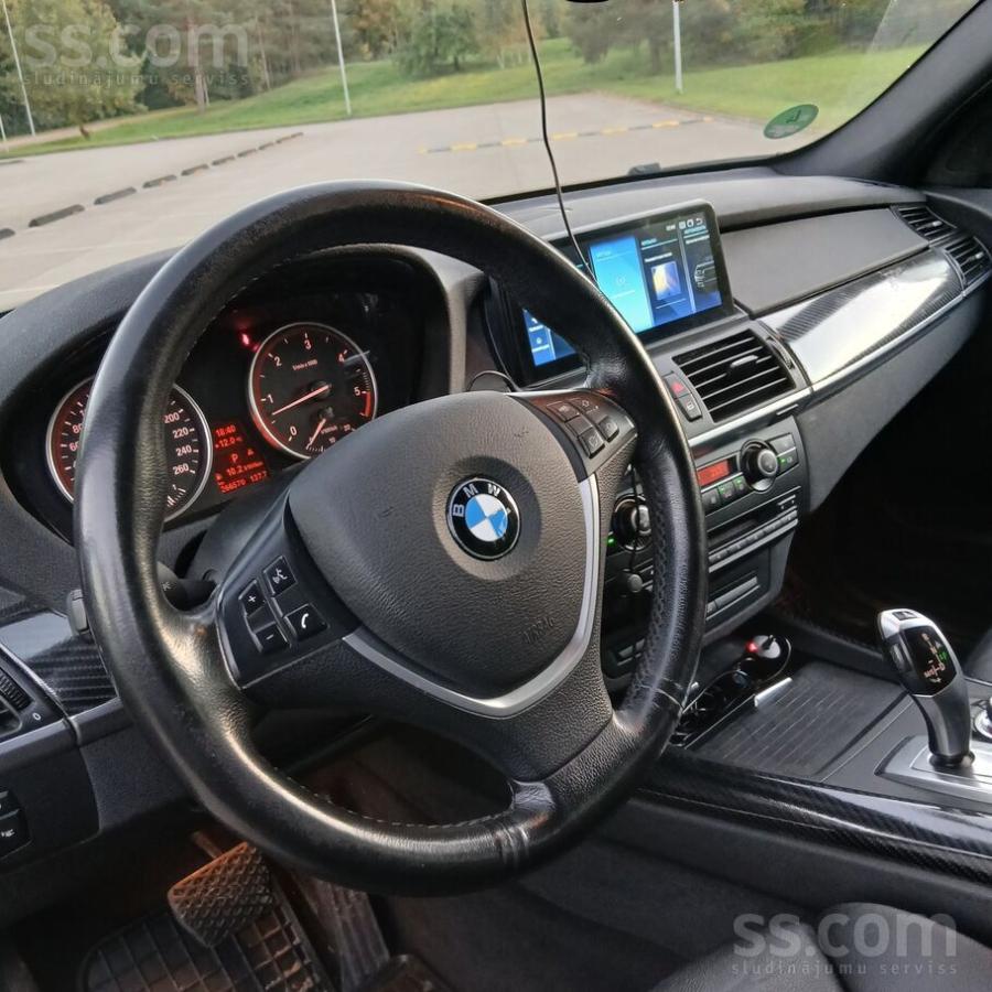 Grey BMW X5 2011 in Dobele, with an engine capacity of 3.00 L and mileage of 267 thousand km for 10000 €, photo 8 on AUTOMOTO.COM.LV